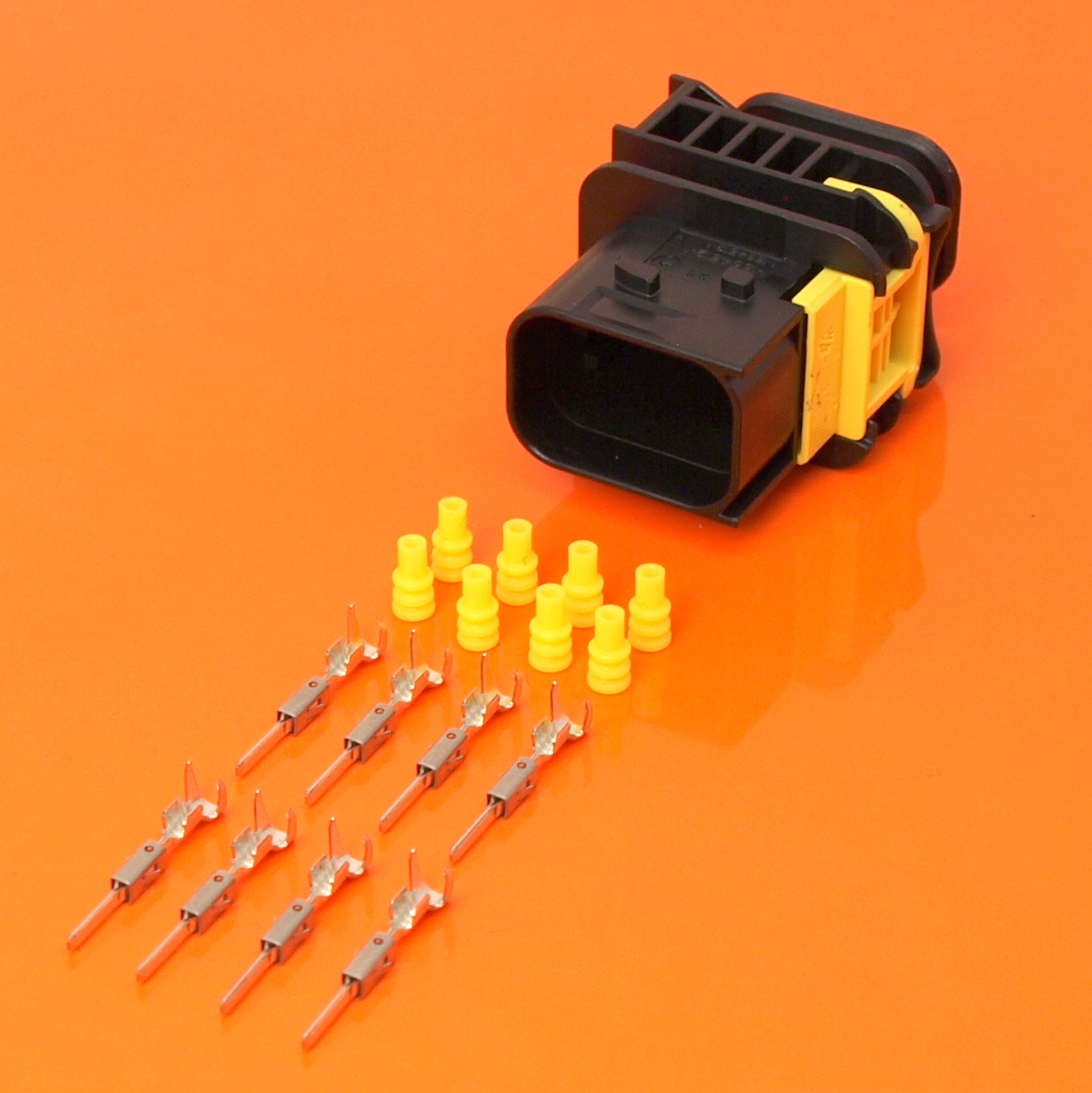 TE Connectivity 8 Way HDSCS Series Female Tab Housing with Terminals ...